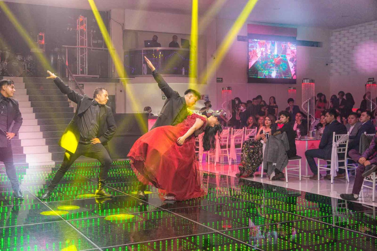 Sesión de Fotos XV Años • Fotos Creativas y Modernas!